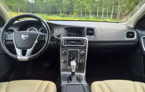 Grey Volvo V60 2013 in Utena, with an engine capacity of 2.00 L and mileage of 265 thousand km for 6490 €, photo 20 on AUTOMOTO.COM.LV