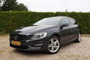 Pelēks Volvo V60 2013 Alīta, ar dzinēja tilpumu 2.40 L un nobraukumu 289 tūkst. km par 6300 €, foto  vietnē AUTOMOTO.COM.LV