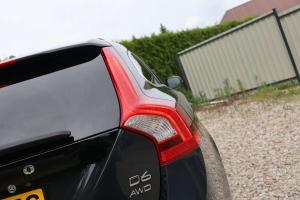 Pelēks Volvo V60 2013 Alīta, ar dzinēja tilpumu 2.40 L un nobraukumu 289 tūkst. km par 6300 €, foto 30 vietnē AUTOMOTO.COM.LV