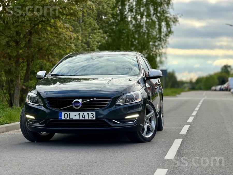 Pelēks Volvo V60 2013 Daugavpils, ar dzinēja tilpumu 2.40 L un nobraukumu 310 tūkst. km par 6500 €, foto 3 vietnē AUTOMOTO.COM.LV