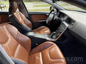 Pelēks Volvo V60 2013 Daugavpils, ar dzinēja tilpumu 2.40 L un nobraukumu 310 tūkst. km par 6500 €, foto 5 vietnē AUTOMOTO.COM.LV