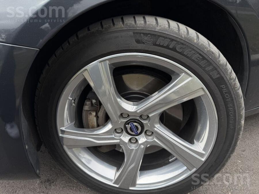Pelēks Volvo V60 2013 Daugavpils, ar dzinēja tilpumu 2.40 L un nobraukumu 310 tūkst. km par 6500 €, foto 6 vietnē AUTOMOTO.COM.LV