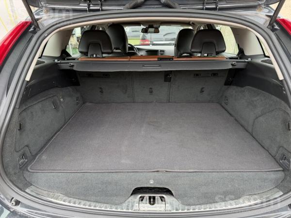 Pelēks Volvo V60 2013 Daugavpils, ar dzinēja tilpumu 2.40 L un nobraukumu 310 tūkst. km par 6500 €, foto 6 vietnē AUTOMOTO.COM.LV