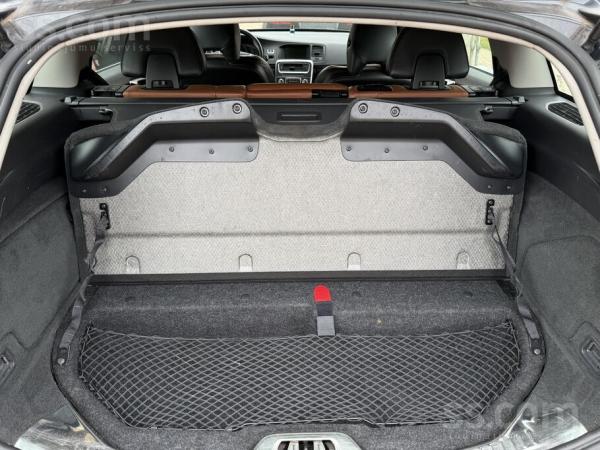 Pelēks Volvo V60 2013 Daugavpils, ar dzinēja tilpumu 2.40 L un nobraukumu 310 tūkst. km par 6500 €, foto 7 vietnē AUTOMOTO.COM.LV