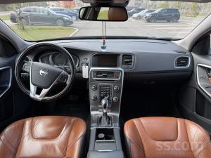 Pelēks Volvo V60 2013 Daugavpils, ar dzinēja tilpumu 2.40 L un nobraukumu 310 tūkst. km par 6500 €, foto 11 vietnē AUTOMOTO.COM.LV