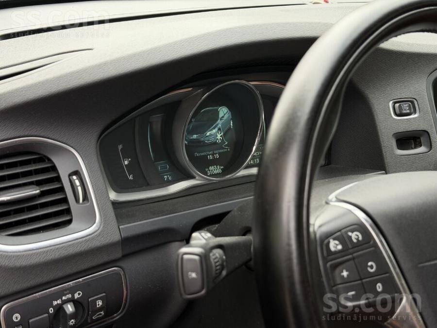Pelēks Volvo V60 2013 Daugavpils, ar dzinēja tilpumu 2.40 L un nobraukumu 310 tūkst. km par 6500 €, foto 14 vietnē AUTOMOTO.COM.LV