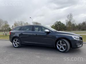 Pelēks Volvo V60 2013 Daugavpils, ar dzinēja tilpumu 2.40 L un nobraukumu 310 tūkst. km par 6500 €, foto 17 vietnē AUTOMOTO.COM.LV