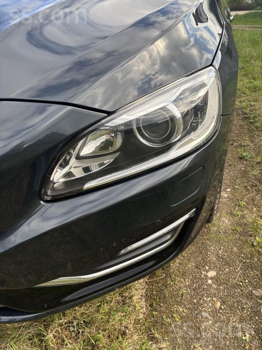 Pelēks Volvo V60 2013 Daugavpils, ar dzinēja tilpumu 2.40 L un nobraukumu 310 tūkst. km par 6500 €, foto 18 vietnē AUTOMOTO.COM.LV