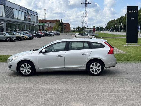 Grey Volvo V60 2013 in Narva, with an engine capacity of 1.60 L and mileage of 395 thousand km for 3999 €, photo 4 on AUTOMOTO.COM.LV