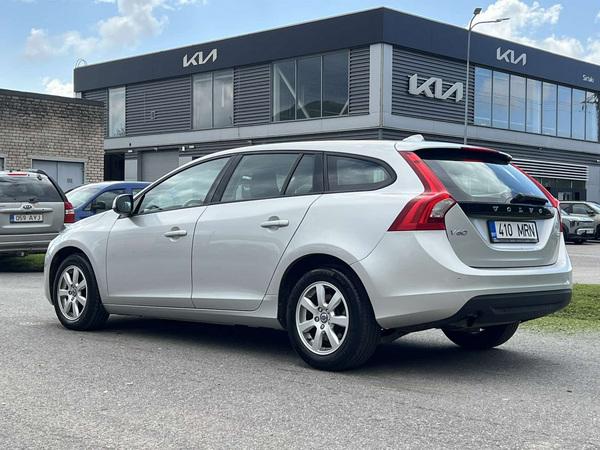 Grey Volvo V60 2013 in Narva, with an engine capacity of 1.60 L and mileage of 395 thousand km for 3999 €, photo 6 on AUTOMOTO.COM.LV