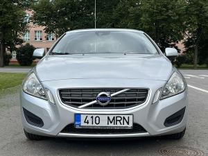 Pelēks Volvo V60 2013 Narva, ar dzinēja tilpumu 1.60 L un nobraukumu 395 tūkst. km par 3999 €, foto 4 vietnē AUTOMOTO.COM.LV