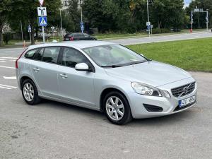 Pelēks Volvo V60 2013 Narva, ar dzinēja tilpumu 1.60 L un nobraukumu 395 tūkst. km par 3999 €, foto 14 vietnē AUTOMOTO.COM.LV