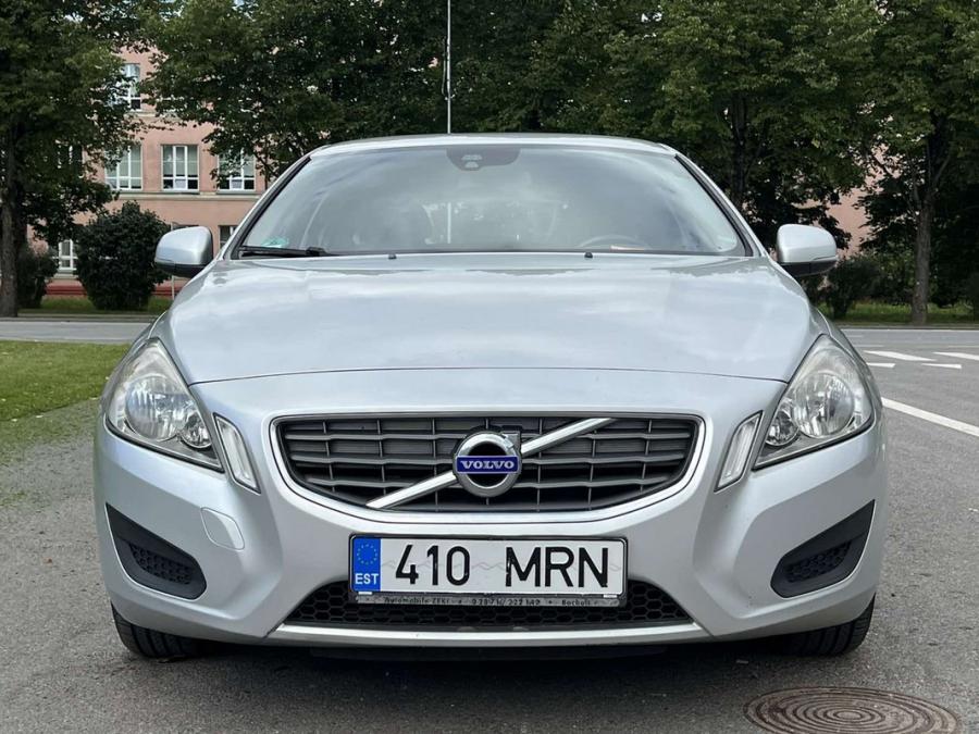 Pelēks Volvo V60 2013 Narva, ar dzinēja tilpumu 1.60 L un nobraukumu 395 tūkst. km par 3999 €, foto 15 vietnē AUTOMOTO.COM.LV