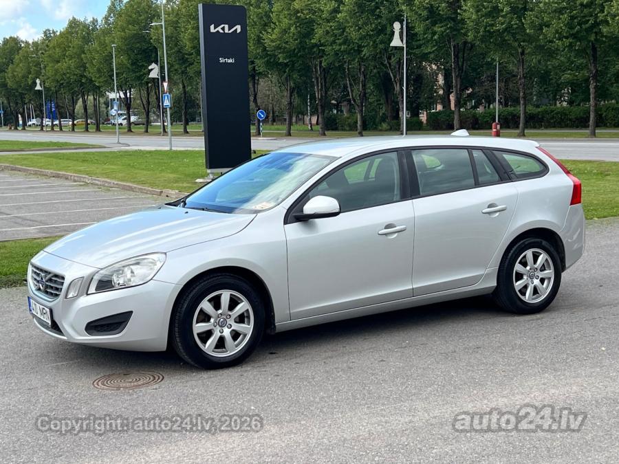 Pelēks Volvo V60 2013 Narva, ar dzinēja tilpumu 1.60 L un nobraukumu 395 tūkst. km par 3999 €, foto 1 vietnē AUTOMOTO.COM.LV