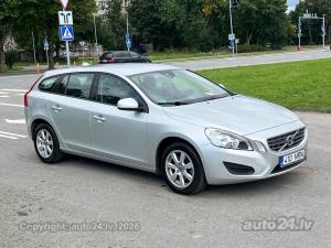 Pelēks Volvo V60 2013 Narva, ar dzinēja tilpumu 1.60 L un nobraukumu 395 tūkst. km par 3999 €, foto 4 vietnē AUTOMOTO.COM.LV