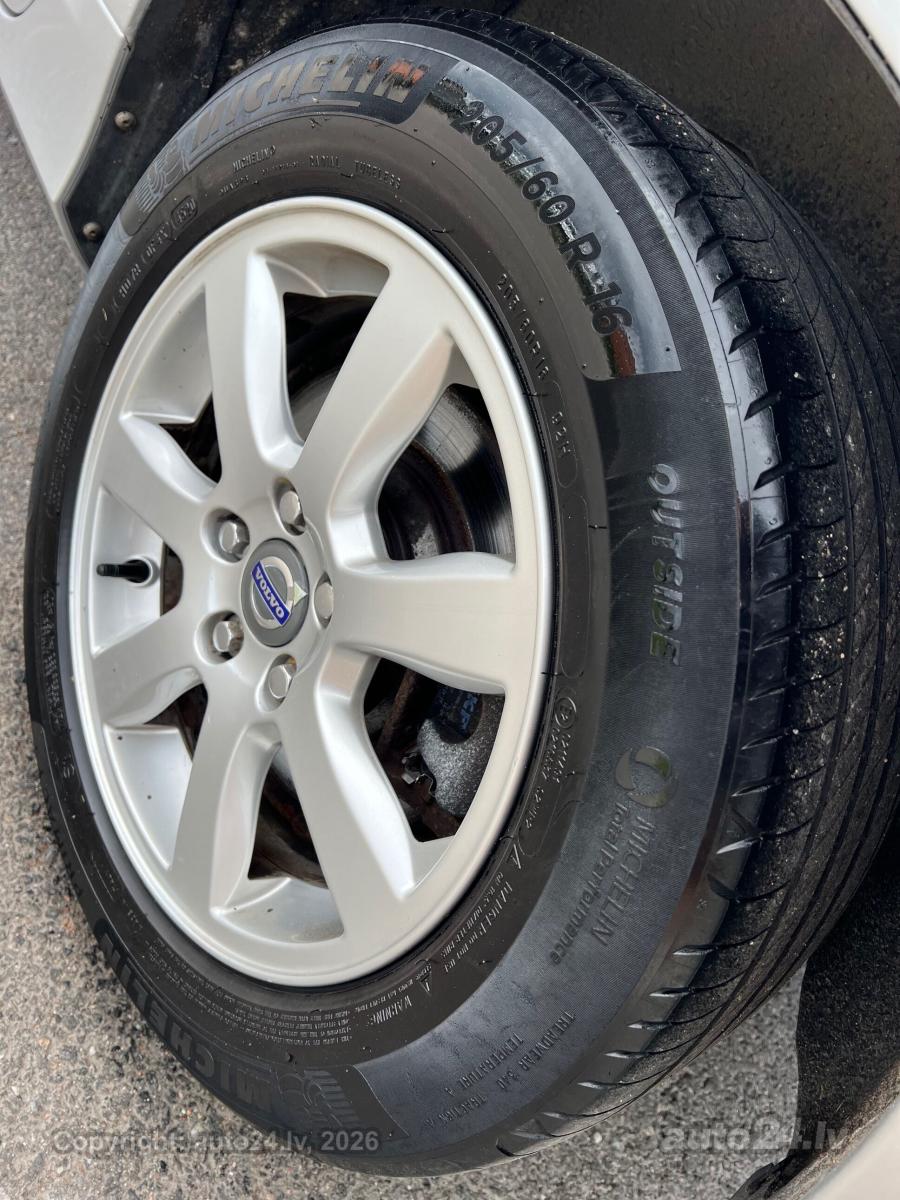 Pelēks Volvo V60 2013 Narva, ar dzinēja tilpumu 1.60 L un nobraukumu 395 tūkst. km par 3999 €, foto 10 vietnē AUTOMOTO.COM.LV