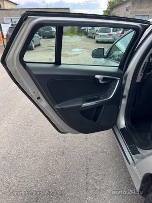 Pelēks Volvo V60 2013 Narva, ar dzinēja tilpumu 1.60 L un nobraukumu 395 tūkst. km par 3999 €, foto 11 vietnē AUTOMOTO.COM.LV