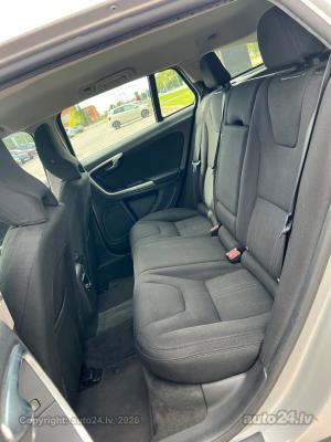 Pelēks Volvo V60 2013 Narva, ar dzinēja tilpumu 1.60 L un nobraukumu 395 tūkst. km par 3999 €, foto 12 vietnē AUTOMOTO.COM.LV