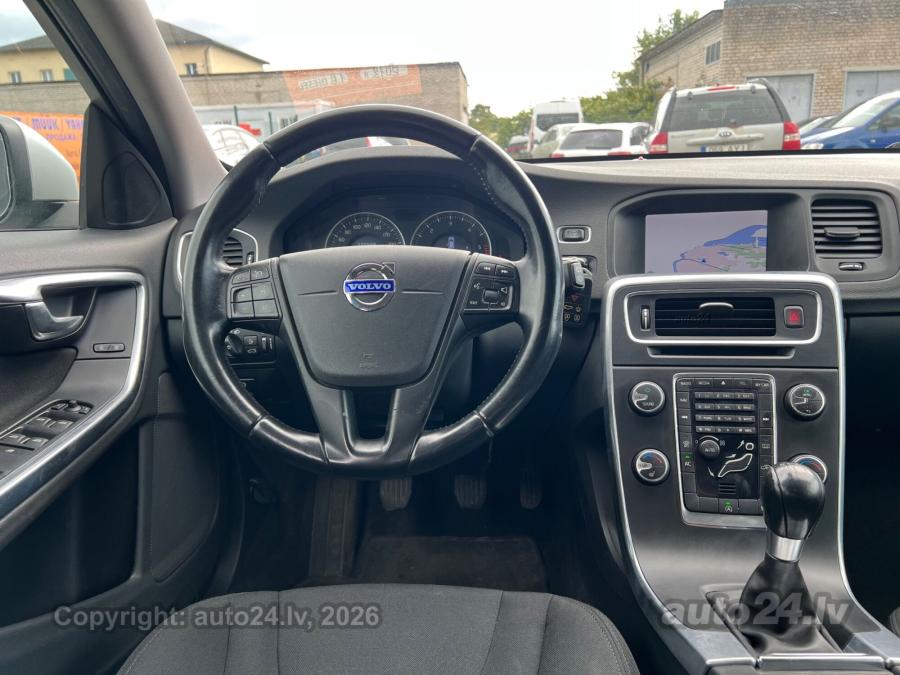 Pelēks Volvo V60 2013 Narva, ar dzinēja tilpumu 1.60 L un nobraukumu 395 tūkst. km par 3999 €, foto 14 vietnē AUTOMOTO.COM.LV