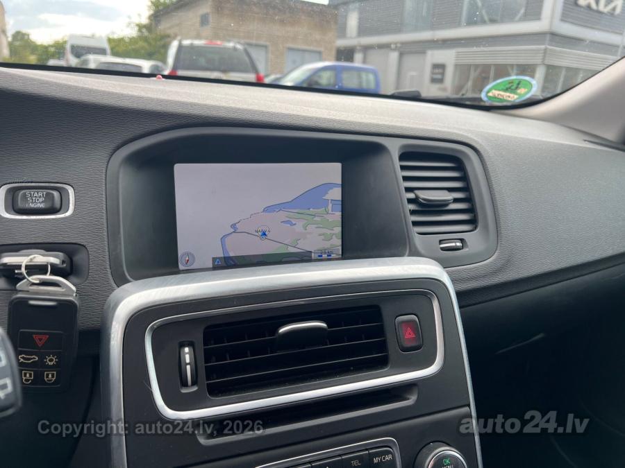 Pelēks Volvo V60 2013 Narva, ar dzinēja tilpumu 1.60 L un nobraukumu 395 tūkst. km par 3999 €, foto 16 vietnē AUTOMOTO.COM.LV