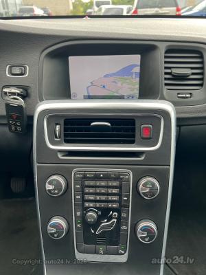 Pelēks Volvo V60 2013 Narva, ar dzinēja tilpumu 1.60 L un nobraukumu 395 tūkst. km par 3999 €, foto 17 vietnē AUTOMOTO.COM.LV