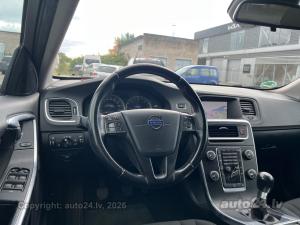 Pelēks Volvo V60 2013 Narva, ar dzinēja tilpumu 1.60 L un nobraukumu 395 tūkst. km par 3999 €, foto 20 vietnē AUTOMOTO.COM.LV