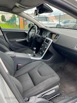 Pelēks Volvo V60 2013 Narva, ar dzinēja tilpumu 1.60 L un nobraukumu 395 tūkst. km par 3999 €, foto 22 vietnē AUTOMOTO.COM.LV