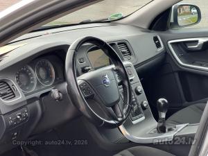 Pelēks Volvo V60 2013 Narva, ar dzinēja tilpumu 1.60 L un nobraukumu 395 tūkst. km par 3999 €, foto 25 vietnē AUTOMOTO.COM.LV