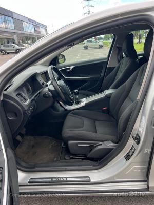 Pelēks Volvo V60 2013 Narva, ar dzinēja tilpumu 1.60 L un nobraukumu 395 tūkst. km par 3999 €, foto 26 vietnē AUTOMOTO.COM.LV