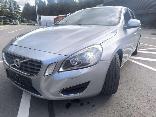 Grey Volvo V60 2013 in Utena, with an engine capacity of 2.00 L and mileage of 27 thousand km for 6350 €, photo 1 on AUTOMOTO.COM.LV