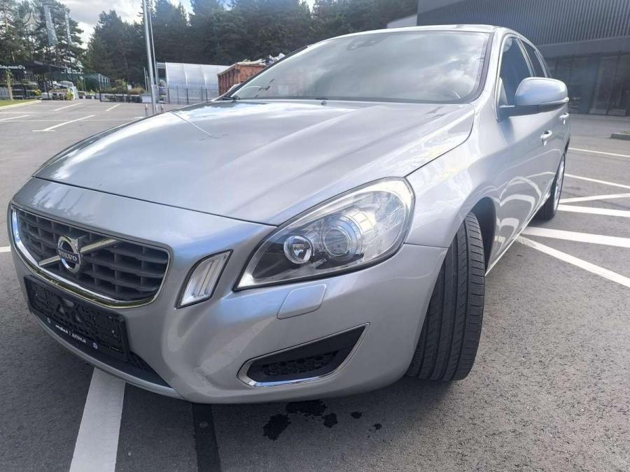 Серый Вольво B60 2013 в Утена, объемом двигателя 2.00 л и пробегом 27 тыс. км за 6350 €, фото 1 на AUTOMOTO.COM.LV