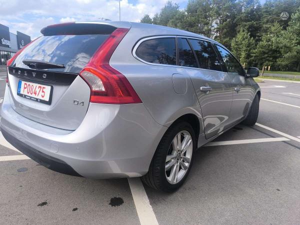 Grey Volvo V60 2013 in Utena, with an engine capacity of 2.00 L and mileage of 27 thousand km for 6350 €, photo 6 on AUTOMOTO.COM.LV