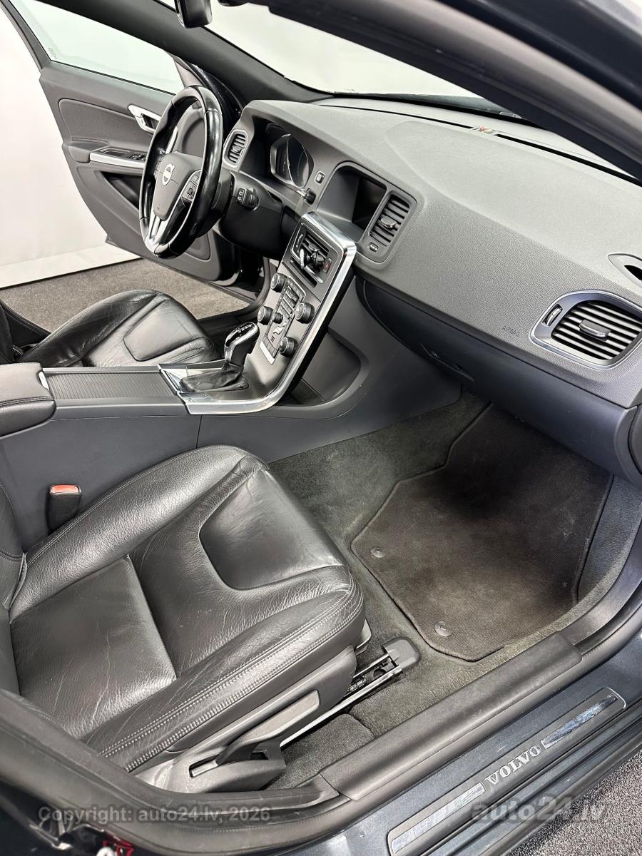 Pelēks Volvo V60 2013 Tallina, ar dzinēja tilpumu 1.60 L un nobraukumu 375 tūkst. km par 4499 €, foto 8 vietnē AUTOMOTO.COM.LV