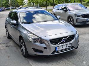 Pelēks Volvo V60 2013 Viļņa, ar dzinēja tilpumu 2.40 L un nobraukumu 256 tūkst. km par 6000 €, foto 4 vietnē AUTOMOTO.COM.LV