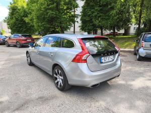 Pelēks Volvo V60 2013 Viļņa, ar dzinēja tilpumu 2.40 L un nobraukumu 256 tūkst. km par 6000 €, foto 6 vietnē AUTOMOTO.COM.LV