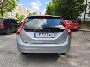 Pelēks Volvo V60 2013 Viļņa, ar dzinēja tilpumu 2.40 L un nobraukumu 256 tūkst. km par 6000 €, foto 7 vietnē AUTOMOTO.COM.LV