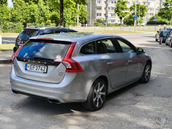 Grey Volvo V60 2013 in Vilnius, with an engine capacity of 2.40 L and mileage of 256 thousand km for 6000 €, photo 8 on AUTOMOTO.COM.LV