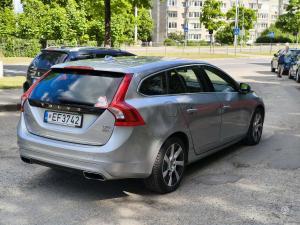 Pelēks Volvo V60 2013 Viļņa, ar dzinēja tilpumu 2.40 L un nobraukumu 256 tūkst. km par 6000 €, foto 8 vietnē AUTOMOTO.COM.LV
