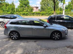 Pelēks Volvo V60 2013 Viļņa, ar dzinēja tilpumu 2.40 L un nobraukumu 256 tūkst. km par 6000 €, foto 9 vietnē AUTOMOTO.COM.LV