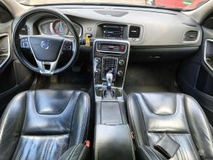Pelēks Volvo V60 2013 Viļņa, ar dzinēja tilpumu 2.40 L un nobraukumu 256 tūkst. km par 6000 €, foto 12 vietnē AUTOMOTO.COM.LV