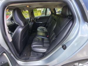 Pelēks Volvo V60 2013 Viļņa, ar dzinēja tilpumu 2.40 L un nobraukumu 256 tūkst. km par 6000 €, foto 14 vietnē AUTOMOTO.COM.LV