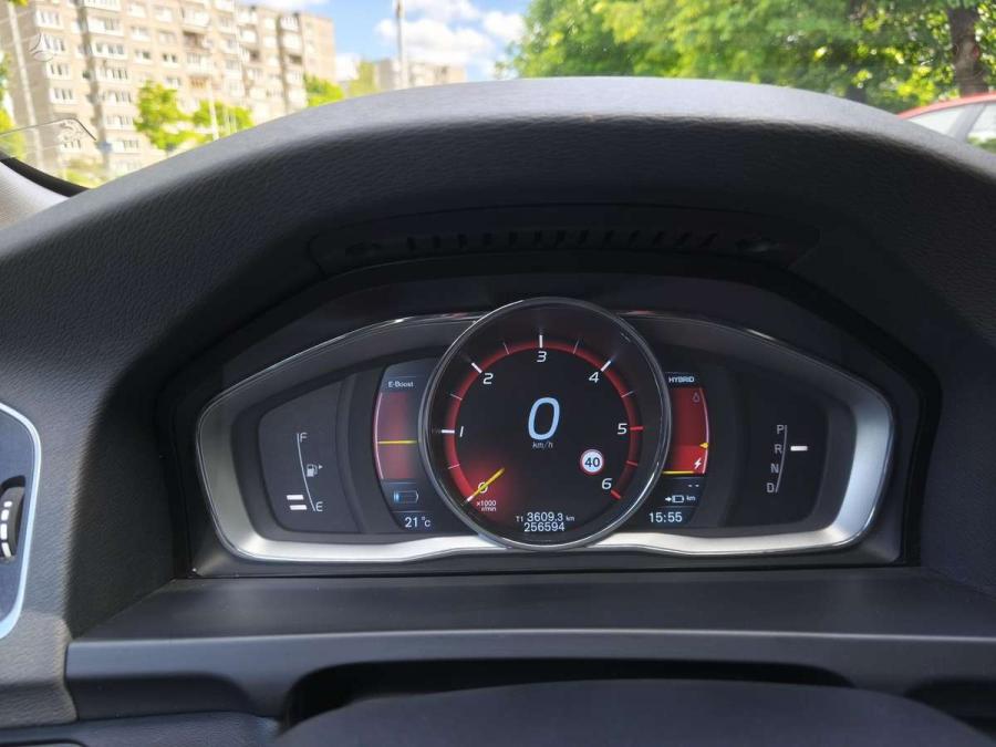 Pelēks Volvo V60 2013 Viļņa, ar dzinēja tilpumu 2.40 L un nobraukumu 256 tūkst. km par 6000 €, foto 16 vietnē AUTOMOTO.COM.LV