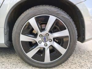 Pelēks Volvo V60 2013 Viļņa, ar dzinēja tilpumu 2.40 L un nobraukumu 256 tūkst. km par 6000 €, foto 21 vietnē AUTOMOTO.COM.LV