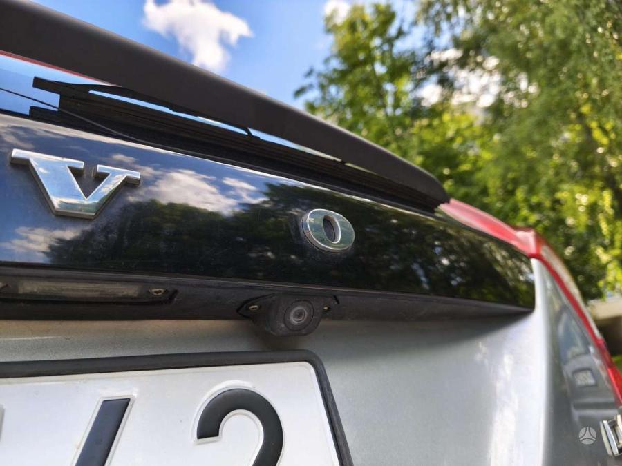 Pelēks Volvo V60 2013 Viļņa, ar dzinēja tilpumu 2.40 L un nobraukumu 256 tūkst. km par 6000 €, foto 23 vietnē AUTOMOTO.COM.LV