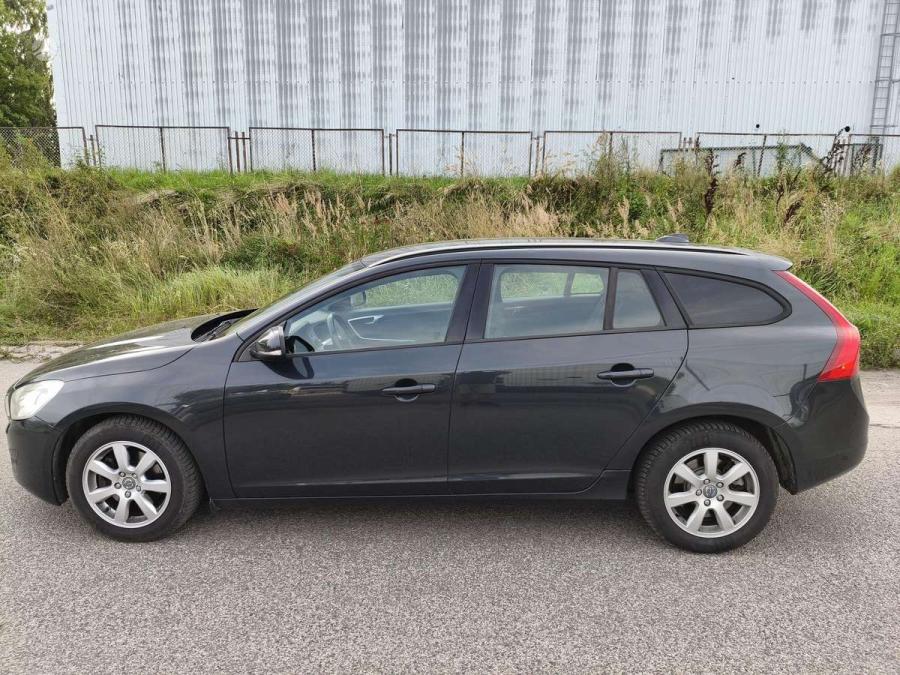 Pelēks Volvo V60 2013 Viļņa, ar dzinēja tilpumu 2.00 L un nobraukumu 278 tūkst. km par 5700 €, foto 1 vietnē AUTOMOTO.COM.LV