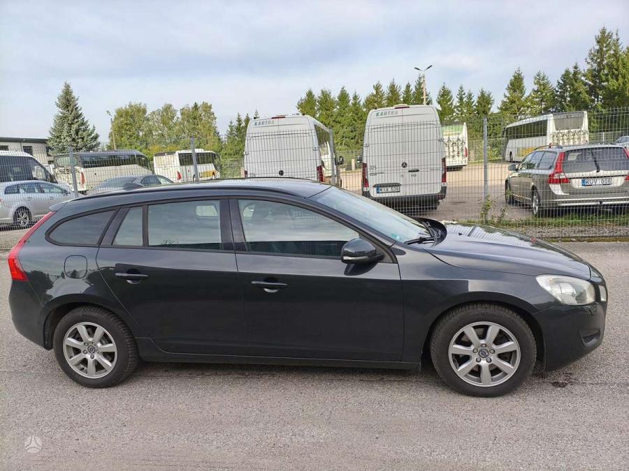Pelēks Volvo V60 2013 Viļņa, ar dzinēja tilpumu 2.00 L un nobraukumu 278 tūkst. km par 5700 €, foto 3 vietnē AUTOMOTO.COM.LV