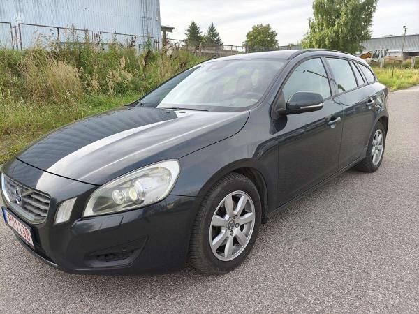Grey Volvo V60 2013 in Vilnius, with an engine capacity of 2.00 L and mileage of 278 thousand km for 5700 €, photo 4 on AUTOMOTO.COM.LV