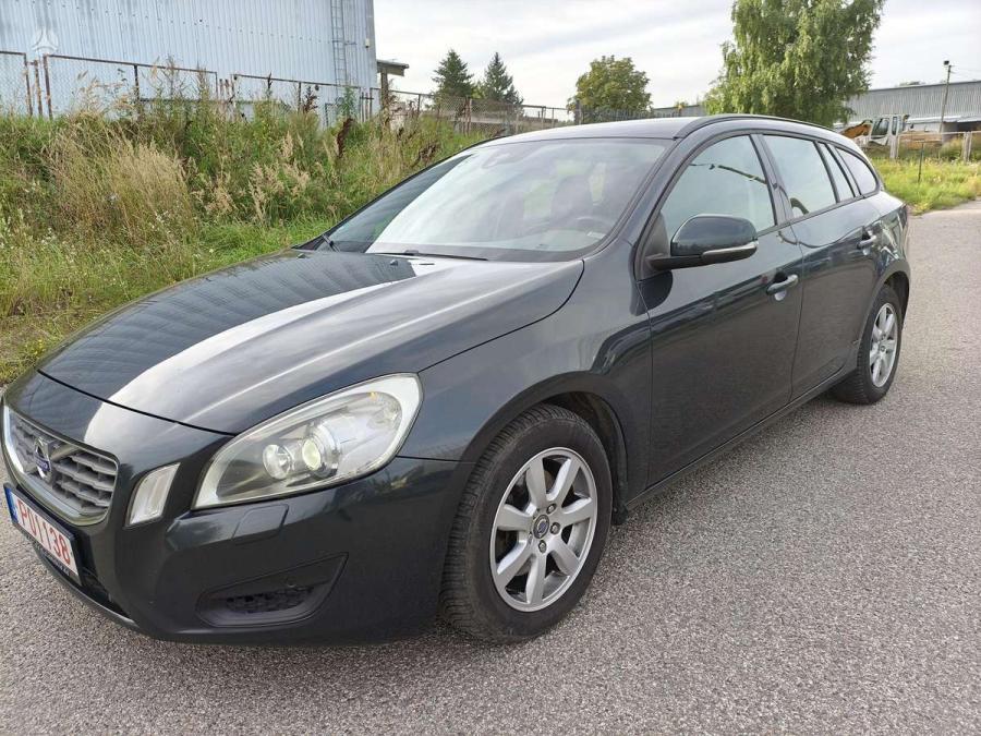 Pelēks Volvo V60 2013 Viļņa, ar dzinēja tilpumu 2.00 L un nobraukumu 278 tūkst. km par 5700 €, foto 4 vietnē AUTOMOTO.COM.LV