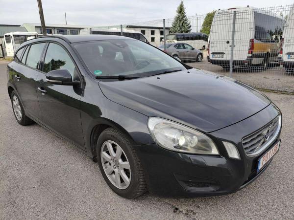 Grey Volvo V60 2013 in Vilnius, with an engine capacity of 2.00 L and mileage of 278 thousand km for 5700 €, photo 5 on AUTOMOTO.COM.LV