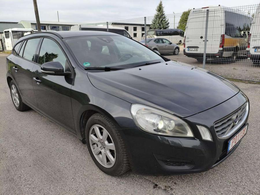Pelēks Volvo V60 2013 Viļņa, ar dzinēja tilpumu 2.00 L un nobraukumu 278 tūkst. km par 5700 €, foto 5 vietnē AUTOMOTO.COM.LV